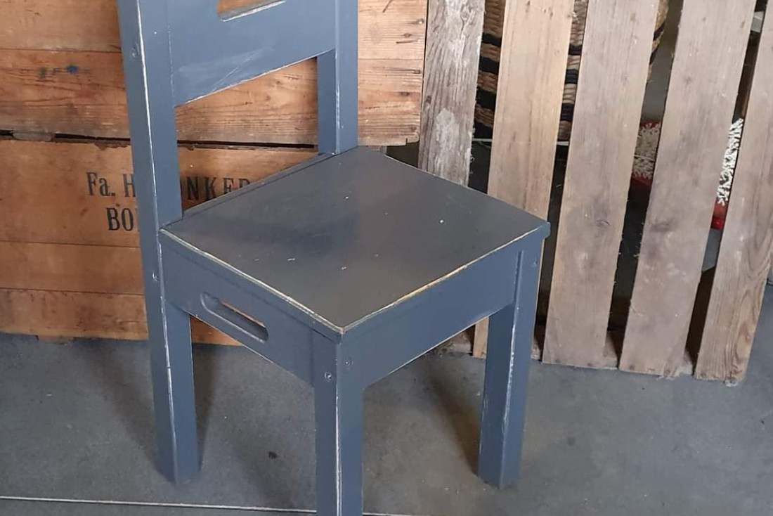 Stoeltje grijs - Juulswinkeltje